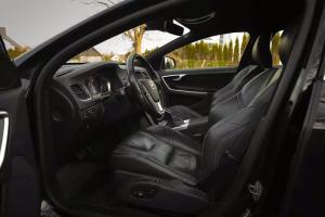 Melns Volvo V60 2015 Jelgava, ar dzinēja tilpumu 2.40 L un nobraukumu 212 tūkst. km par 11900 €, foto 13 vietnē AUTOMOTO.COM.LV