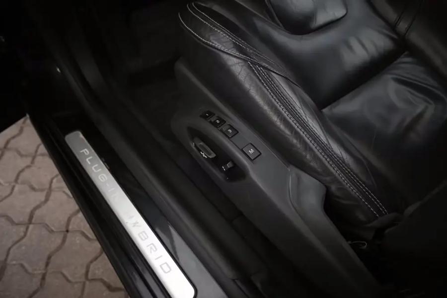 Melns Volvo V60 2015 Jelgava, ar dzinēja tilpumu 2.40 L un nobraukumu 212 tūkst. km par 11900 €, foto 14 vietnē AUTOMOTO.COM.LV