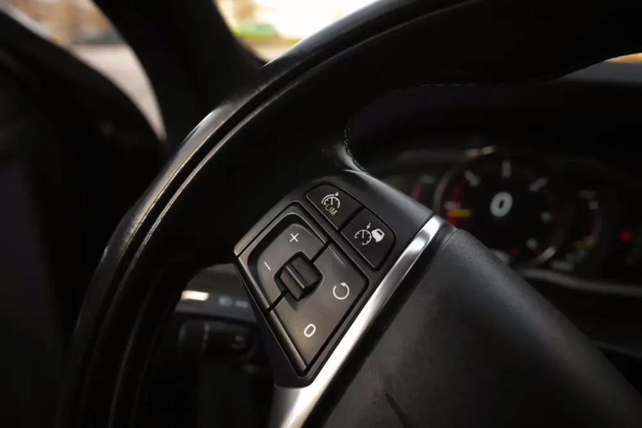 Melns Volvo V60 2015 Jelgava, ar dzinēja tilpumu 2.40 L un nobraukumu 212 tūkst. km par 11900 €, foto 17 vietnē AUTOMOTO.COM.LV