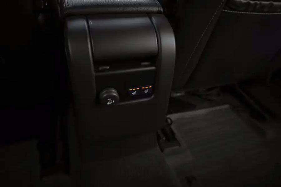 Melns Volvo V60 2015 Jelgava, ar dzinēja tilpumu 2.40 L un nobraukumu 212 tūkst. km par 11900 €, foto 22 vietnē AUTOMOTO.COM.LV