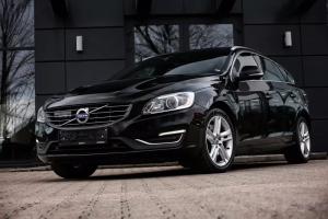 Melns Volvo V60 2015 Jelgava, ar dzinēja tilpumu 2.40 L un nobraukumu 239 tūkst. km par 10500 €, foto 3 vietnē AUTOMOTO.COM.LV