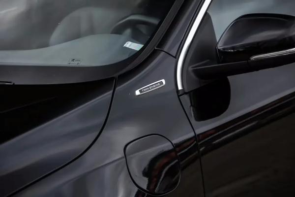Melns Volvo V60 2015 Jelgava, ar dzinēja tilpumu 2.40 L un nobraukumu 239 tūkst. km par 10500 €, foto 3 vietnē AUTOMOTO.COM.LV