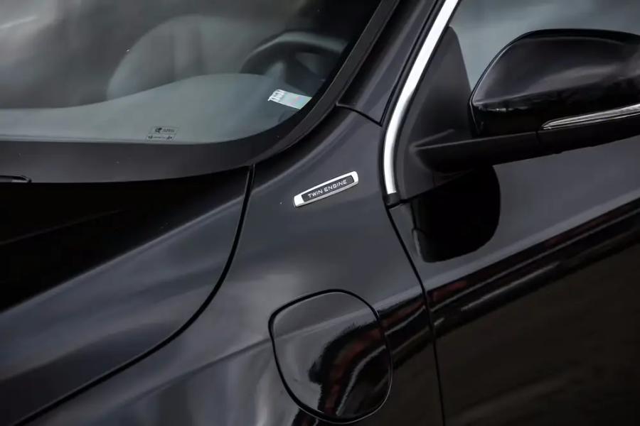 Melns Volvo V60 2015 Jelgava, ar dzinēja tilpumu 2.40 L un nobraukumu 239 tūkst. km par 10500 €, foto 4 vietnē AUTOMOTO.COM.LV