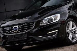 Melns Volvo V60 2015 Jelgava, ar dzinēja tilpumu 2.40 L un nobraukumu 239 tūkst. km par 10500 €, foto 5 vietnē AUTOMOTO.COM.LV