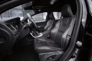 Melns Volvo V60 2015 Jelgava, ar dzinēja tilpumu 2.40 L un nobraukumu 239 tūkst. km par 10500 €, foto 11 vietnē AUTOMOTO.COM.LV