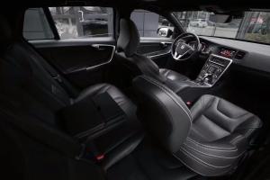 Melns Volvo V60 2015 Jelgava, ar dzinēja tilpumu 2.40 L un nobraukumu 239 tūkst. km par 10500 €, foto 12 vietnē AUTOMOTO.COM.LV