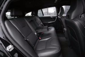 Melns Volvo V60 2015 Jelgava, ar dzinēja tilpumu 2.40 L un nobraukumu 239 tūkst. km par 10500 €, foto 14 vietnē AUTOMOTO.COM.LV