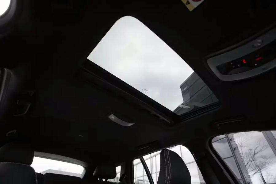 Melns Volvo V60 2015 Jelgava, ar dzinēja tilpumu 2.40 L un nobraukumu 239 tūkst. km par 10500 €, foto 15 vietnē AUTOMOTO.COM.LV