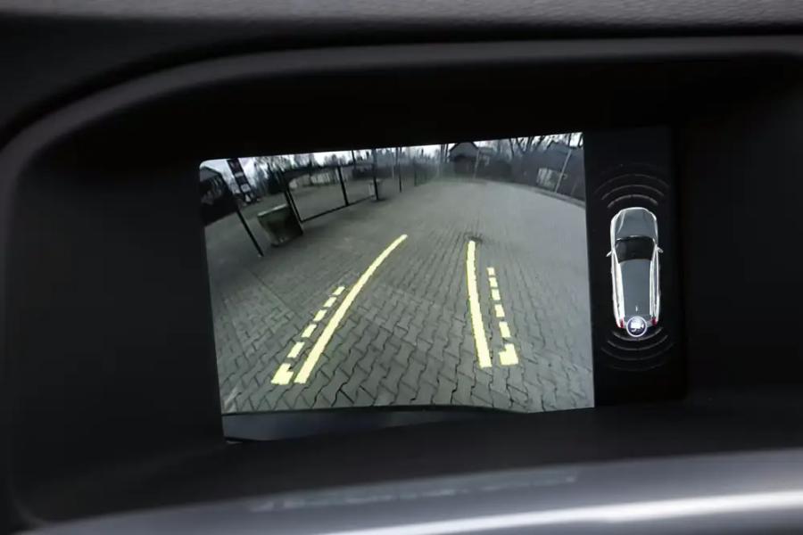 Melns Volvo V60 2015 Jelgava, ar dzinēja tilpumu 2.40 L un nobraukumu 239 tūkst. km par 10500 €, foto 17 vietnē AUTOMOTO.COM.LV