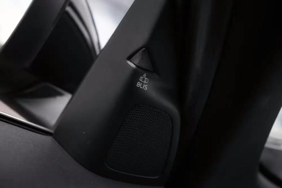 Melns Volvo V60 2015 Jelgava, ar dzinēja tilpumu 2.40 L un nobraukumu 239 tūkst. km par 10500 €, foto 23 vietnē AUTOMOTO.COM.LV