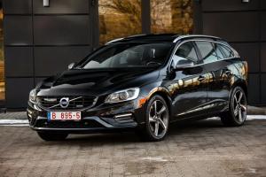 Melns Volvo V60 2015 Jelgava, ar dzinēja tilpumu 2.40 L un nobraukumu 277 tūkst. km par 10000 €, foto 3 vietnē AUTOMOTO.COM.LV