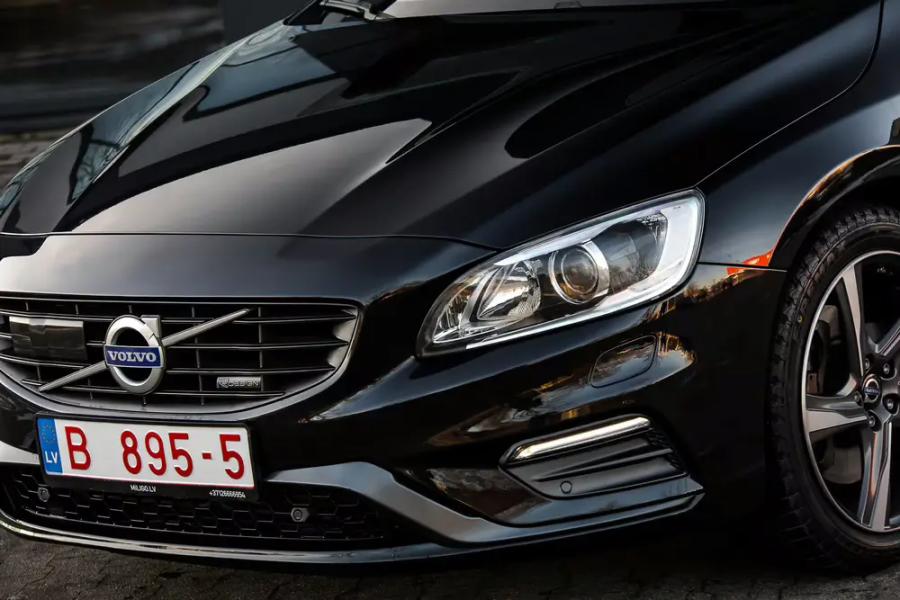 Melns Volvo V60 2015 Jelgava, ar dzinēja tilpumu 2.40 L un nobraukumu 277 tūkst. km par 10000 €, foto 4 vietnē AUTOMOTO.COM.LV
