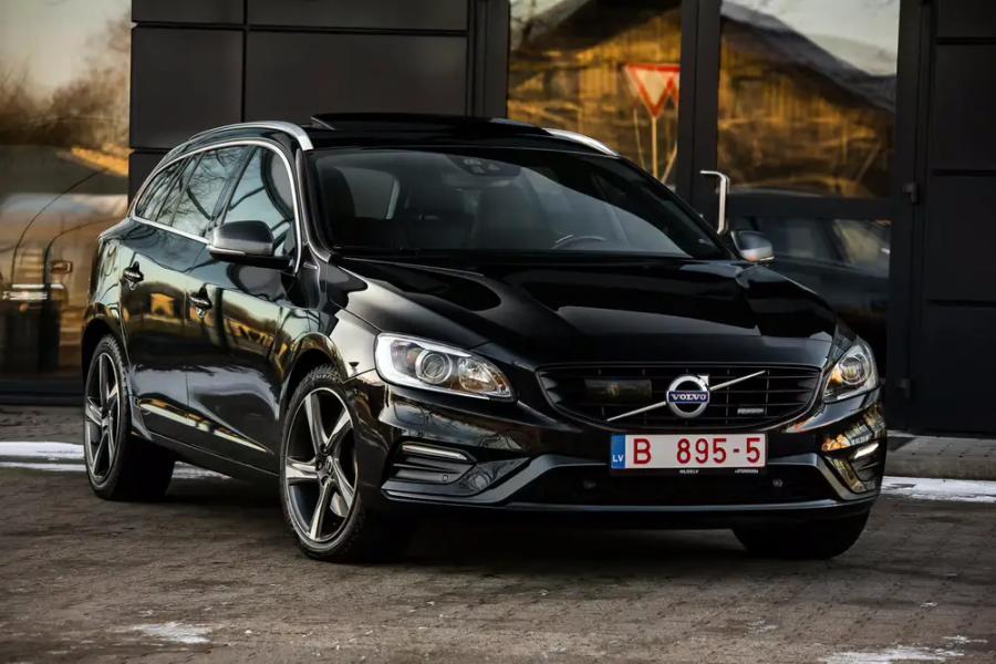 Melns Volvo V60 2015 Jelgava, ar dzinēja tilpumu 2.40 L un nobraukumu 277 tūkst. km par 10000 €, foto 6 vietnē AUTOMOTO.COM.LV
