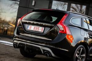 Melns Volvo V60 2015 Jelgava, ar dzinēja tilpumu 2.40 L un nobraukumu 277 tūkst. km par 10000 €, foto 9 vietnē AUTOMOTO.COM.LV