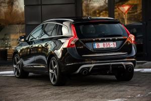 Melns Volvo V60 2015 Jelgava, ar dzinēja tilpumu 2.40 L un nobraukumu 277 tūkst. km par 10000 €, foto 10 vietnē AUTOMOTO.COM.LV