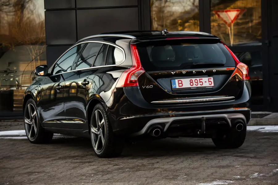 Melns Volvo V60 2015 Jelgava, ar dzinēja tilpumu 2.40 L un nobraukumu 277 tūkst. km par 10000 €, foto 10 vietnē AUTOMOTO.COM.LV