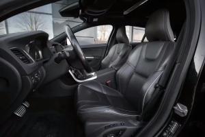 Melns Volvo V60 2015 Jelgava, ar dzinēja tilpumu 2.40 L un nobraukumu 277 tūkst. km par 10000 €, foto 12 vietnē AUTOMOTO.COM.LV