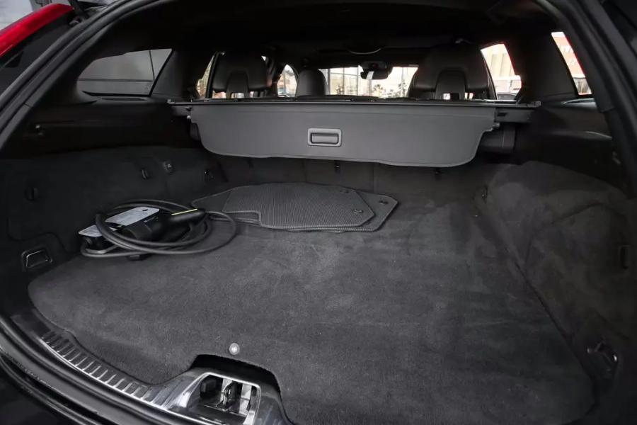 Melns Volvo V60 2015 Jelgava, ar dzinēja tilpumu 2.40 L un nobraukumu 277 tūkst. km par 10000 €, foto 17 vietnē AUTOMOTO.COM.LV
