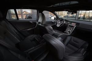 Melns Volvo V60 2015 Jelgava, ar dzinēja tilpumu 2.40 L un nobraukumu 277 tūkst. km par 10000 €, foto 18 vietnē AUTOMOTO.COM.LV