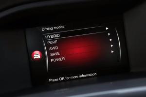 Melns Volvo V60 2015 Jelgava, ar dzinēja tilpumu 2.40 L un nobraukumu 277 tūkst. km par 10000 €, foto 22 vietnē AUTOMOTO.COM.LV