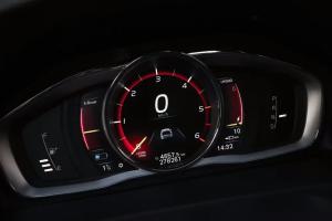 Melns Volvo V60 2015 Jelgava, ar dzinēja tilpumu 2.40 L un nobraukumu 277 tūkst. km par 10000 €, foto 26 vietnē AUTOMOTO.COM.LV