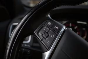 Melns Volvo V60 2015 Jelgava, ar dzinēja tilpumu 2.40 L un nobraukumu 277 tūkst. km par 10000 €, foto 27 vietnē AUTOMOTO.COM.LV