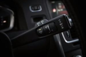 Melns Volvo V60 2015 Jelgava, ar dzinēja tilpumu 2.40 L un nobraukumu 277 tūkst. km par 10000 €, foto 28 vietnē AUTOMOTO.COM.LV