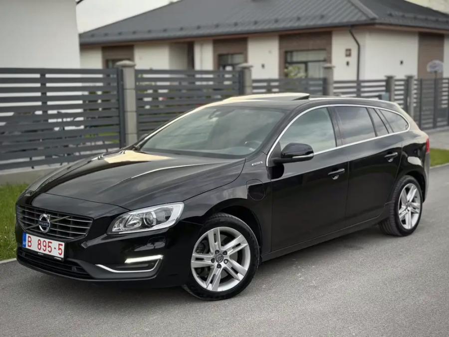 Melns Volvo V60 2015 Jelgava, ar dzinēja tilpumu 2.40 L un nobraukumu 263 tūkst. km par 10200 €, foto 1 vietnē AUTOMOTO.COM.LV