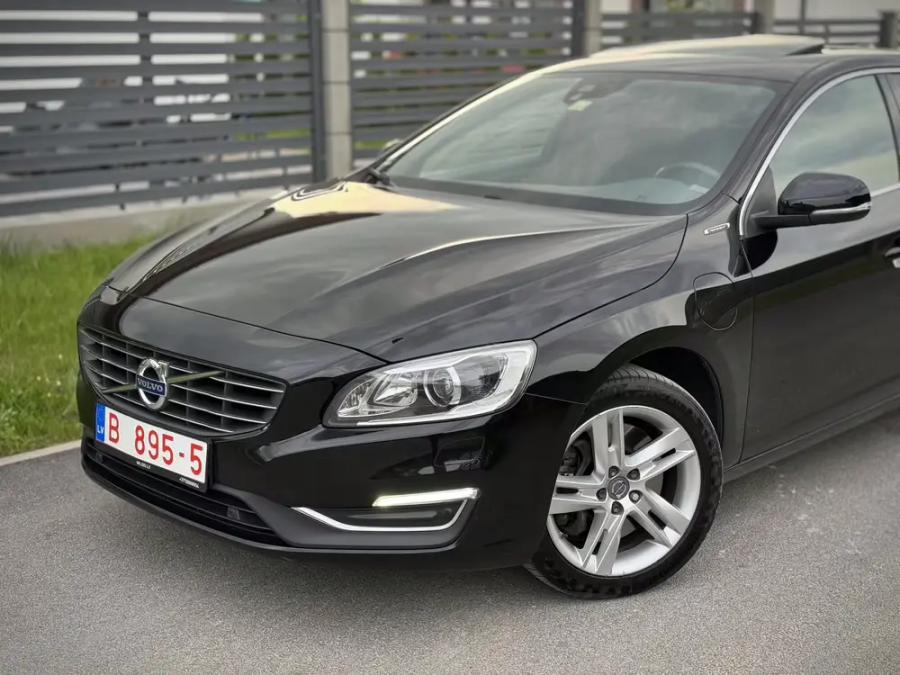 Melns Volvo V60 2015 Jelgava, ar dzinēja tilpumu 2.40 L un nobraukumu 263 tūkst. km par 10200 €, foto 3 vietnē AUTOMOTO.COM.LV