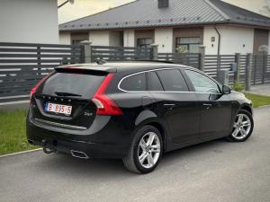 Melns Volvo V60 2015 Jelgava, ar dzinēja tilpumu 2.40 L un nobraukumu 263 tūkst. km par 10200 €, foto 4 vietnē AUTOMOTO.COM.LV
