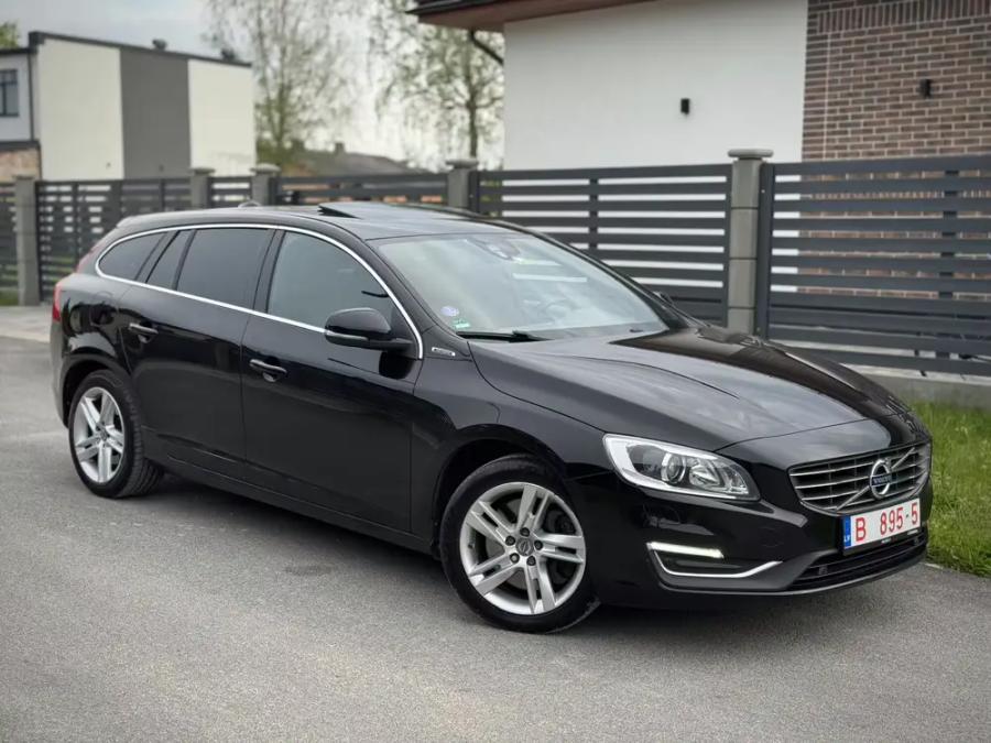 Melns Volvo V60 2015 Jelgava, ar dzinēja tilpumu 2.40 L un nobraukumu 263 tūkst. km par 10200 €, foto 5 vietnē AUTOMOTO.COM.LV