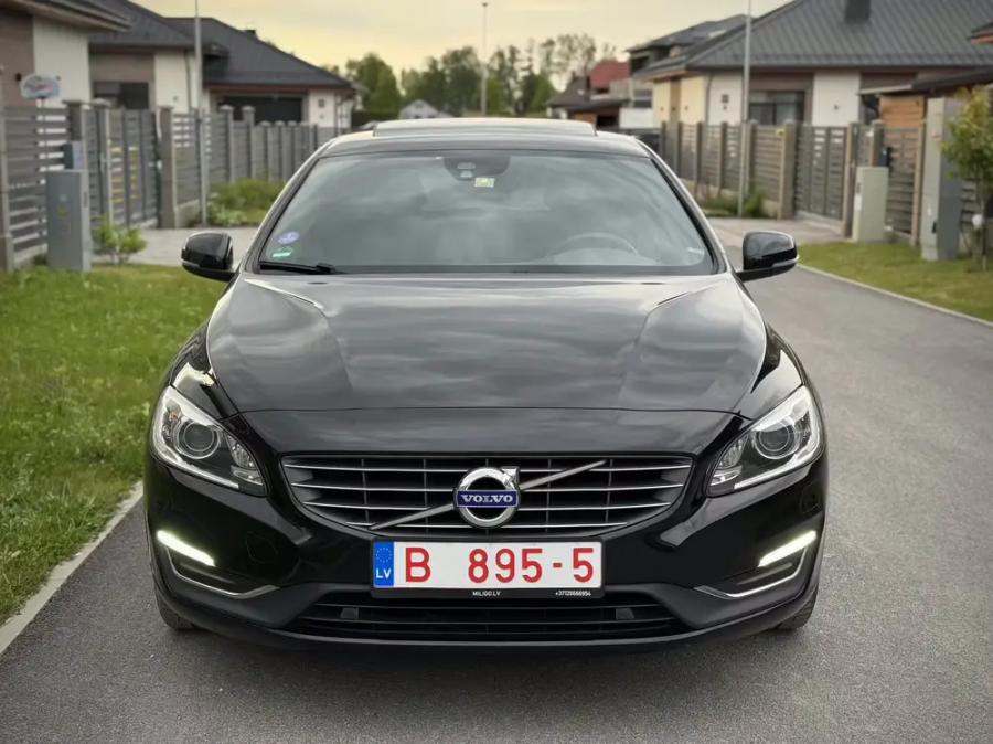 Melns Volvo V60 2015 Jelgava, ar dzinēja tilpumu 2.40 L un nobraukumu 263 tūkst. km par 10200 €, foto 8 vietnē AUTOMOTO.COM.LV
