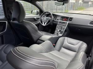 Melns Volvo V60 2015 Jelgava, ar dzinēja tilpumu 2.40 L un nobraukumu 263 tūkst. km par 10200 €, foto 12 vietnē AUTOMOTO.COM.LV
