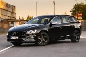 Black Volvo V60 2015 in Jelgava, with an engine capacity of 2.40 L and mileage of 141 thousand km for 14900 €, photo  on AUTOMOTO.COM.LV