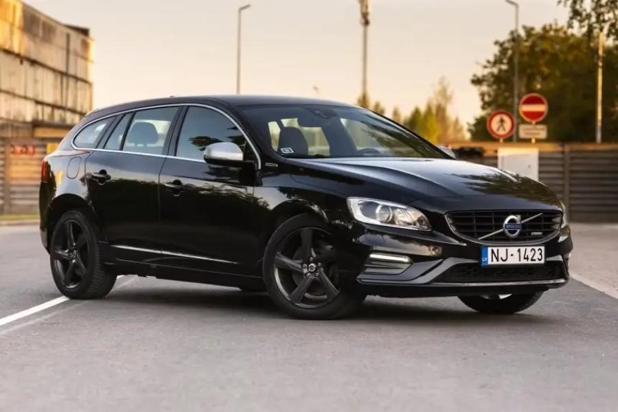 Черный Вольво B60 2015 в Елгава, объемом двигателя 2.40 л и пробегом 141 тыс. км за 14900 €, фото 3 на AUTOMOTO.COM.LV