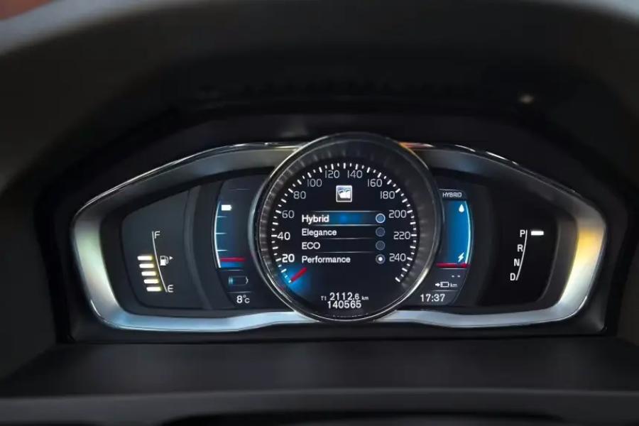 Черный Вольво B60 2015 в Елгава, объемом двигателя 2.40 л и пробегом 141 тыс. км за 14900 €, фото 28 на AUTOMOTO.COM.LV