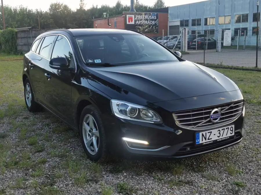 Melns Volvo V60 2015 Kuldīga, ar dzinēja tilpumu 2.00 L un nobraukumu 259 tūkst. km par 9600 €, foto 4 vietnē AUTOMOTO.COM.LV