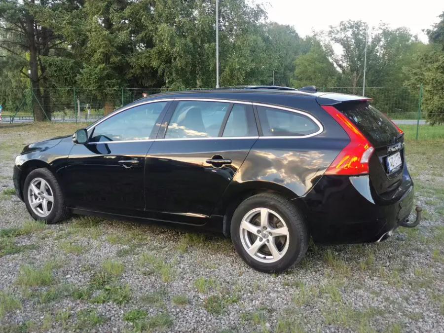 Melns Volvo V60 2015 Kuldīga, ar dzinēja tilpumu 2.00 L un nobraukumu 259 tūkst. km par 9600 €, foto 5 vietnē AUTOMOTO.COM.LV