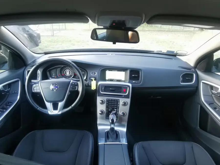 Melns Volvo V60 2015 Kuldīga, ar dzinēja tilpumu 2.00 L un nobraukumu 259 tūkst. km par 9600 €, foto 6 vietnē AUTOMOTO.COM.LV