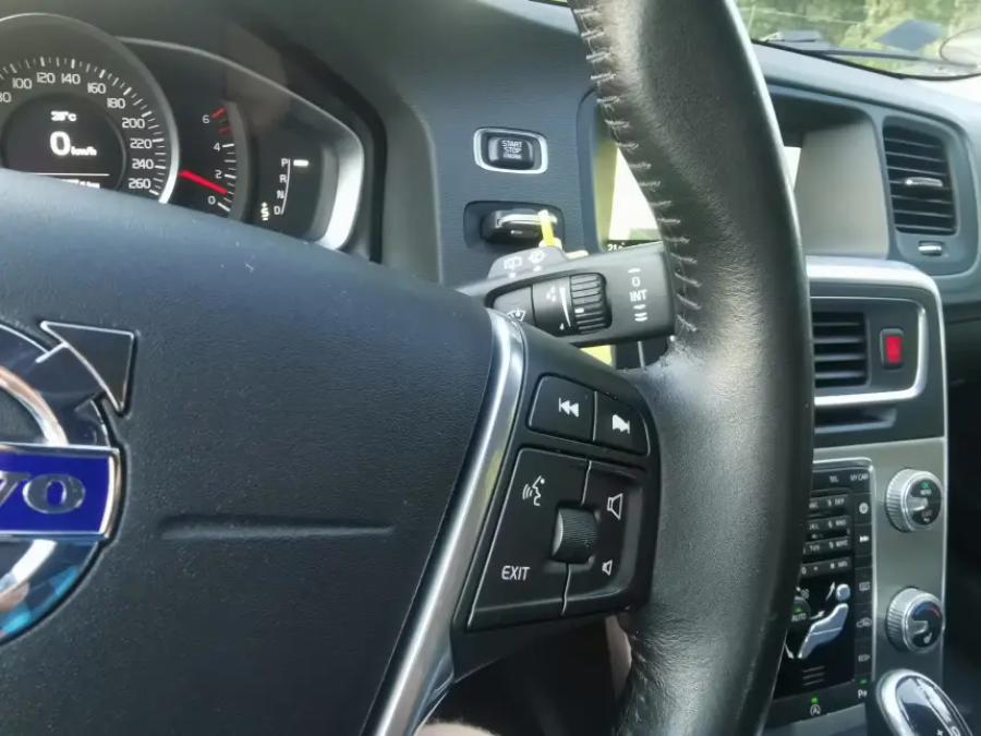 Melns Volvo V60 2015 Kuldīga, ar dzinēja tilpumu 2.00 L un nobraukumu 259 tūkst. km par 9600 €, foto 10 vietnē AUTOMOTO.COM.LV