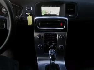 Melns Volvo V60 2015 Kuldīga, ar dzinēja tilpumu 2.00 L un nobraukumu 259 tūkst. km par 9600 €, foto 12 vietnē AUTOMOTO.COM.LV