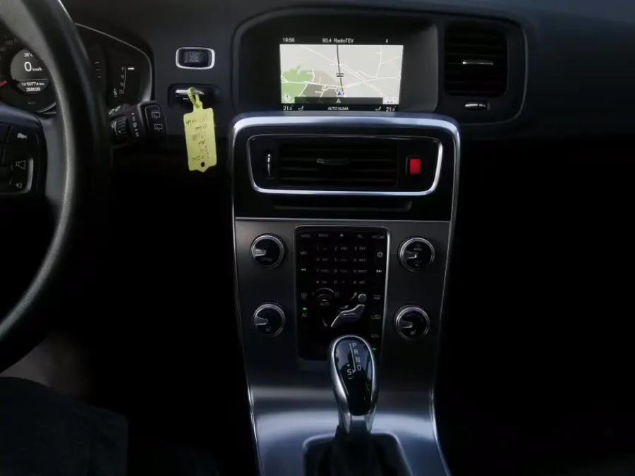Melns Volvo V60 2015 Kuldīga, ar dzinēja tilpumu 2.00 L un nobraukumu 259 tūkst. km par 9600 €, foto 12 vietnē AUTOMOTO.COM.LV