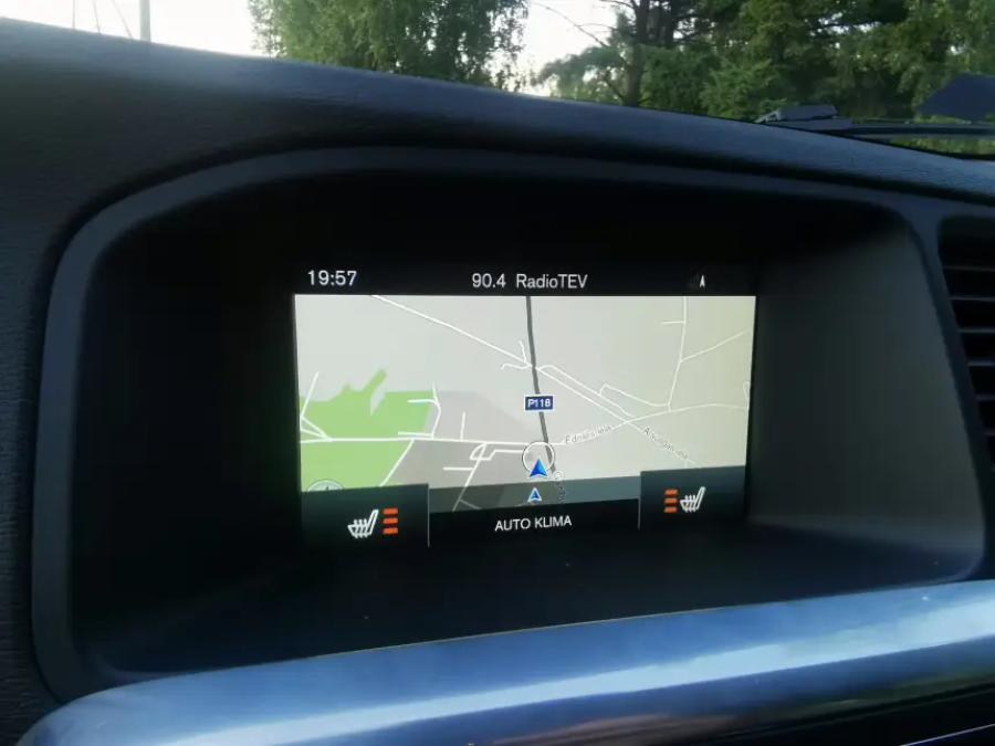 Melns Volvo V60 2015 Kuldīga, ar dzinēja tilpumu 2.00 L un nobraukumu 259 tūkst. km par 9600 €, foto 13 vietnē AUTOMOTO.COM.LV