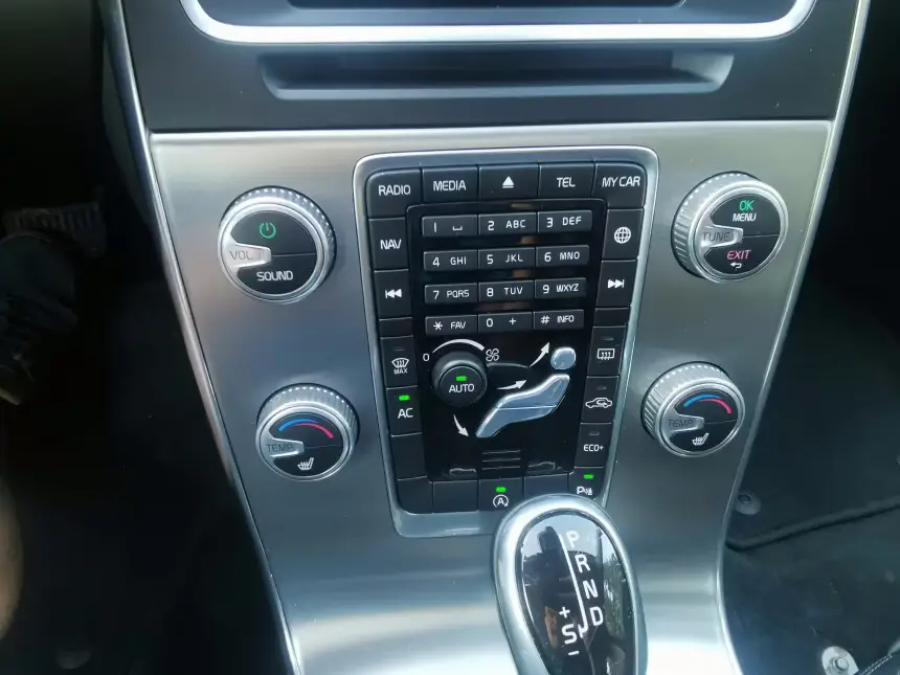 Melns Volvo V60 2015 Kuldīga, ar dzinēja tilpumu 2.00 L un nobraukumu 259 tūkst. km par 9600 €, foto 14 vietnē AUTOMOTO.COM.LV