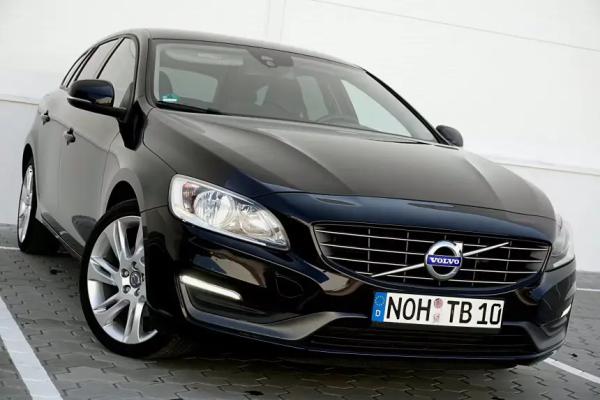 Black Volvo V60 2015 in Riga, with an engine capacity of 2.00 L and mileage of 219 thousand km for 7600 €, photo 2 on AUTOMOTO.COM.LV