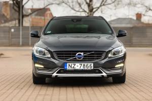 Черный Вольво B60 2015 в Елгава, объемом двигателя 2.00 л и пробегом 242 тыс. км за 7200 €, фото 4 на AUTOMOTO.COM.LV