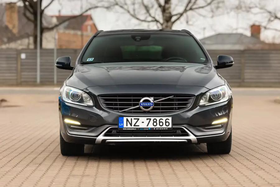 Черный Вольво B60 2015 в Елгава, объемом двигателя 2.00 л и пробегом 242 тыс. км за 7200 €, фото 4 на AUTOMOTO.COM.LV