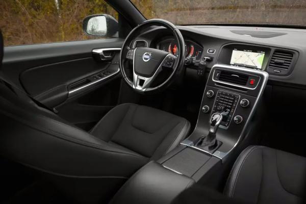 Melns Volvo V60 2015 Jelgava, ar dzinēja tilpumu 2.00 L un nobraukumu 242 tūkst. km par 7200 €, foto 7 vietnē AUTOMOTO.COM.LV