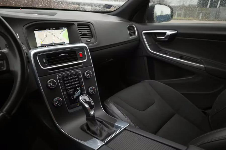 Черный Вольво B60 2015 в Елгава, объемом двигателя 2.00 л и пробегом 242 тыс. км за 7200 €, фото 11 на AUTOMOTO.COM.LV