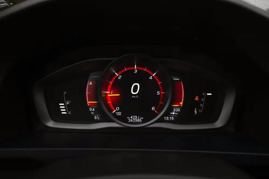 Черный Вольво B60 2015 в Елгава, объемом двигателя 2.00 л и пробегом 242 тыс. км за 7200 €, фото 12 на AUTOMOTO.COM.LV